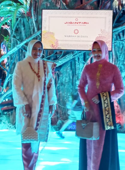 Oscar Lawalata Secara Khusus Tampilkan Tapis Lampung Dalam Fashion Show Jagantara Jakarta ...